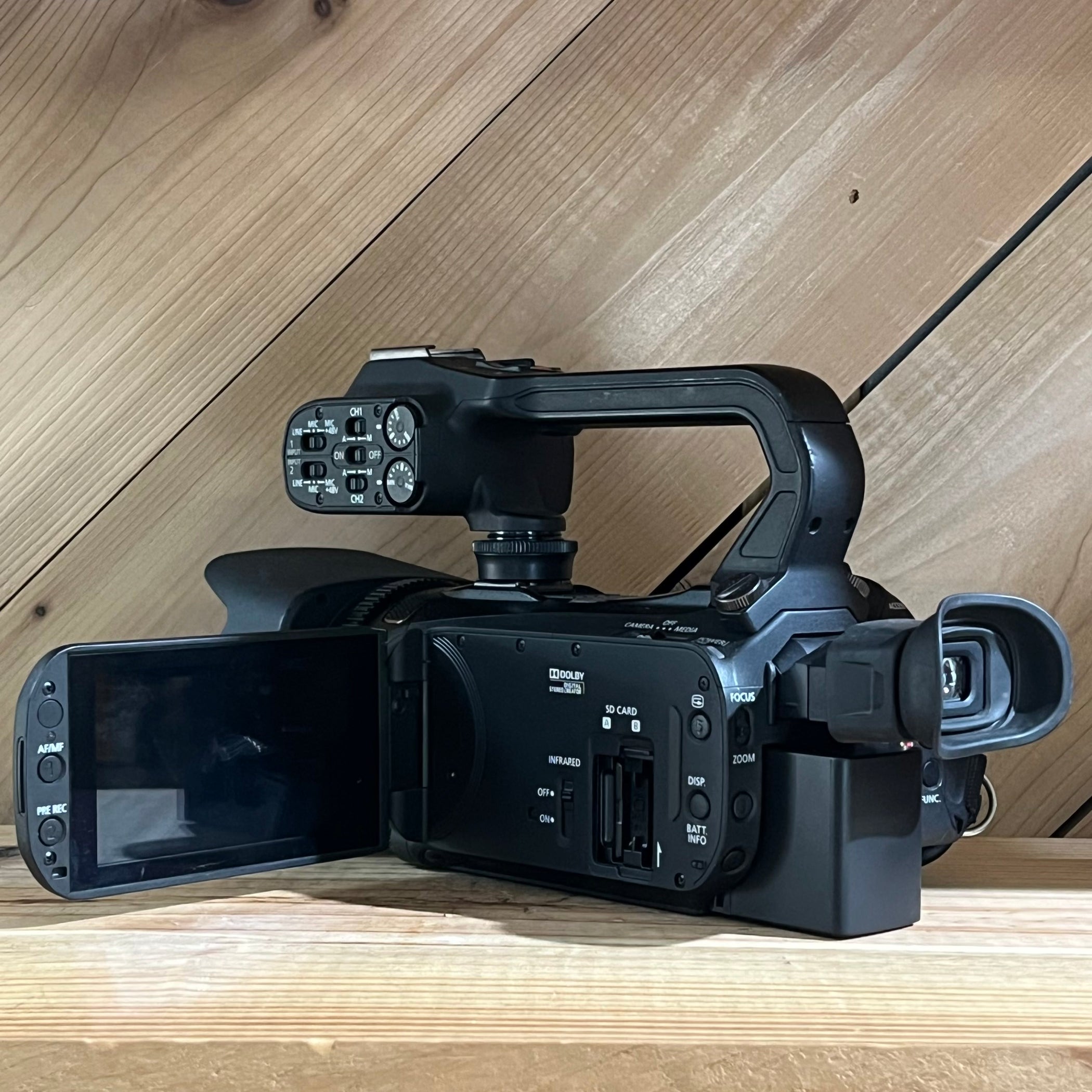 Canon XA35 Professional Camcorder w/ 128GB SD Card and BP-820 Battery ...